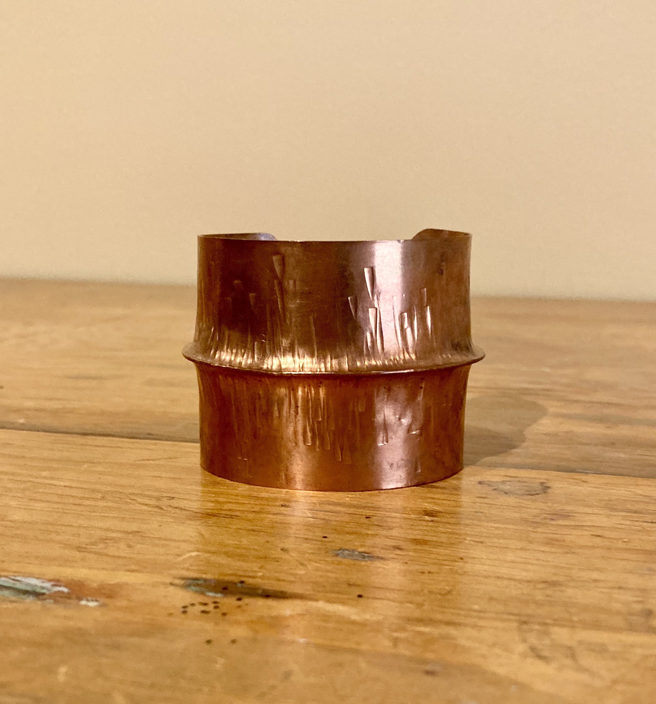 Folded copper cuff with raised ridge by Lynne Holloway (C31.114 ...